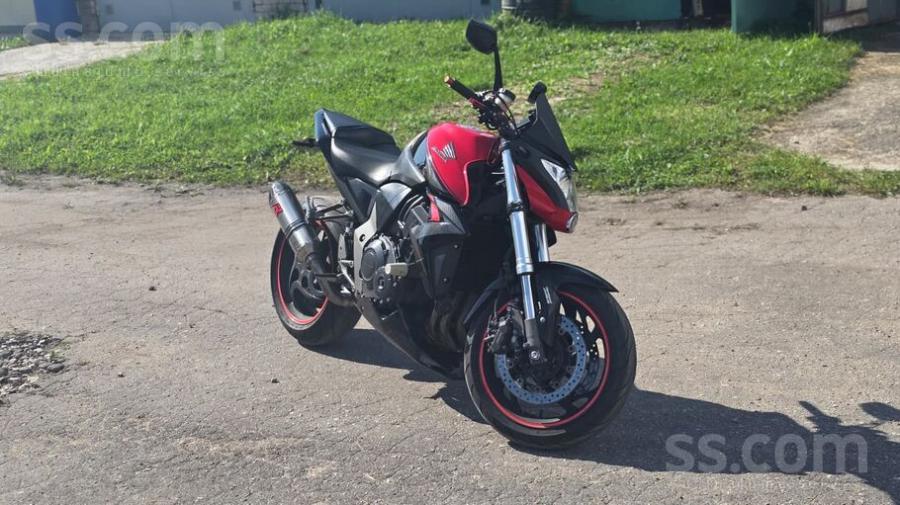 Honda CB 1000R 2009 in Riga, with an engine capacity of 1.00 L and mileage of 0 thousand km for 4350 €, photo 5 on AUTOMOTO.COM.LV