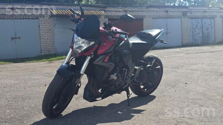 Honda CB 1000R 2009 in Riga, with an engine capacity of 1.00 L and mileage of 0 thousand km for 4350 €, photo 6 on AUTOMOTO.COM.LV