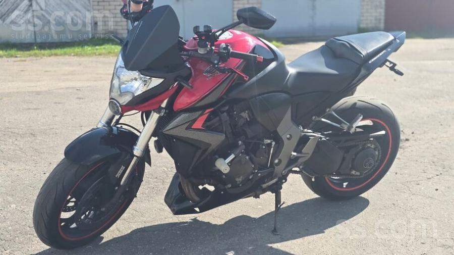 Honda CB 1000R 2009 in Riga, with an engine capacity of 1.00 L and mileage of 0 thousand km for 4350 €, photo 7 on AUTOMOTO.COM.LV