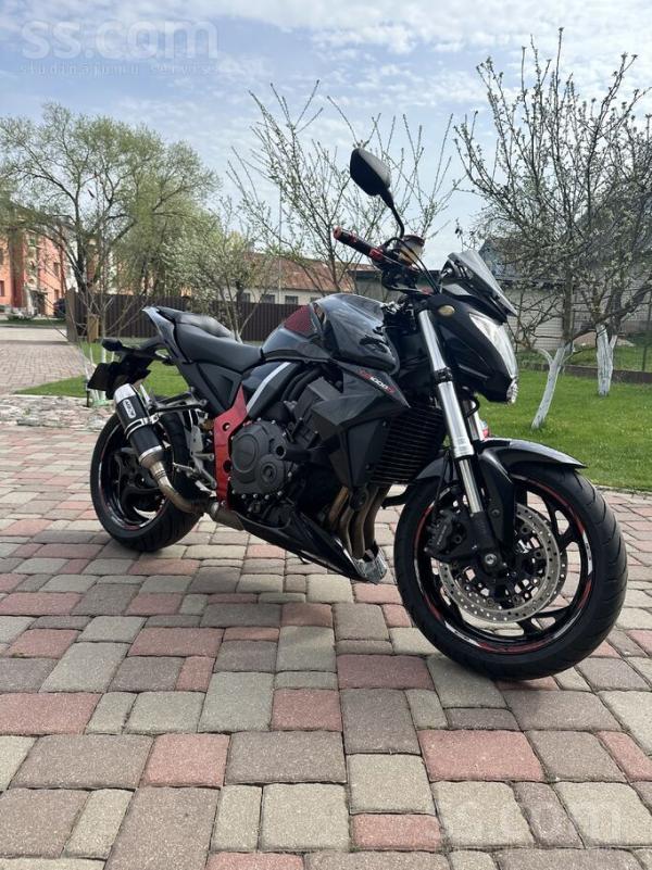 Honda CB 1000R 2010 in Rezekne, with an engine capacity of 1.00 L and mileage of 0 thousand km for 4300 €, photo 4 on AUTOMOTO.COM.LV