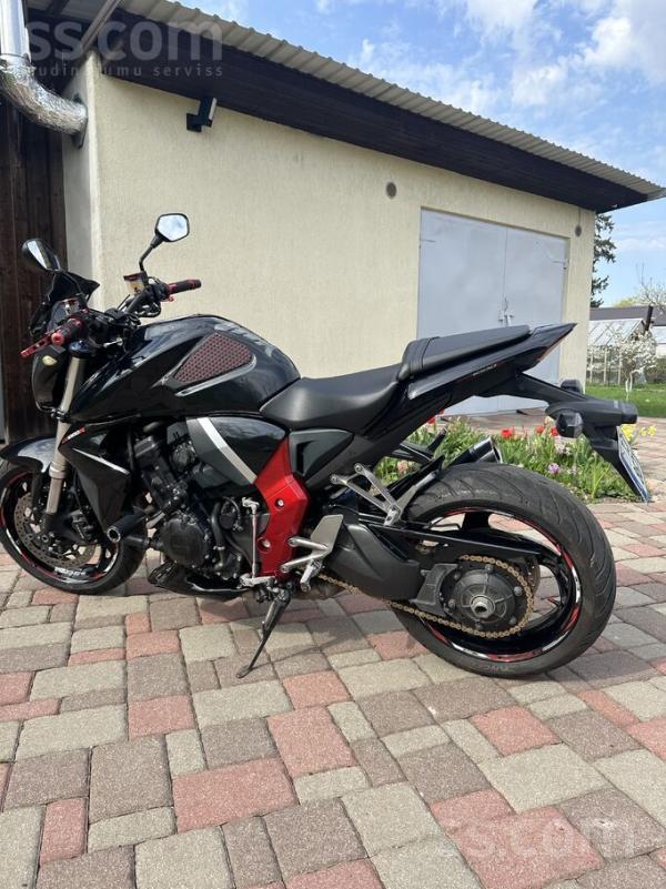 Honda CB 1000R 2010 in Rezekne, with an engine capacity of 1.00 L and mileage of 0 thousand km for 4300 €, photo 7 on AUTOMOTO.COM.LV