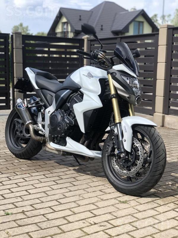 Хонда CB 1000R 2011 в Рига, объемом двигателя 1.00 л и пробегом 0 тыс. км за 5500 €, фото 2 на AUTOMOTO.COM.LV
