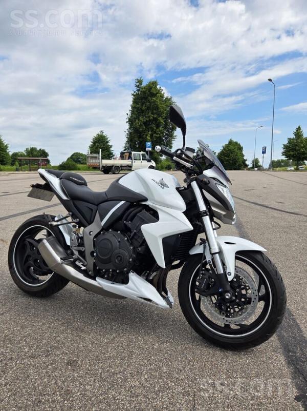 Хонда CB 1000R 2011 в Даугавпилс, объемом двигателя 1.00 л и пробегом 0 тыс. км за 6000 €, фото 2 на AUTOMOTO.COM.LV