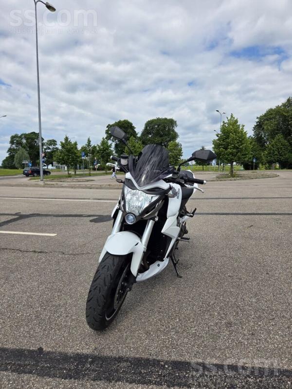Хонда CB 1000R 2011 в Даугавпилс, объемом двигателя 1.00 л и пробегом 0 тыс. км за 6000 €, фото 3 на AUTOMOTO.COM.LV