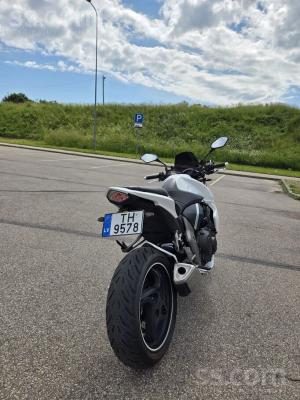 Honda CB 1000R 2011 in Daugavpils, with an engine capacity of 1.00 L and mileage of 0 thousand km for 6000 €, photo 5 on AUTOMOTO.COM.LV