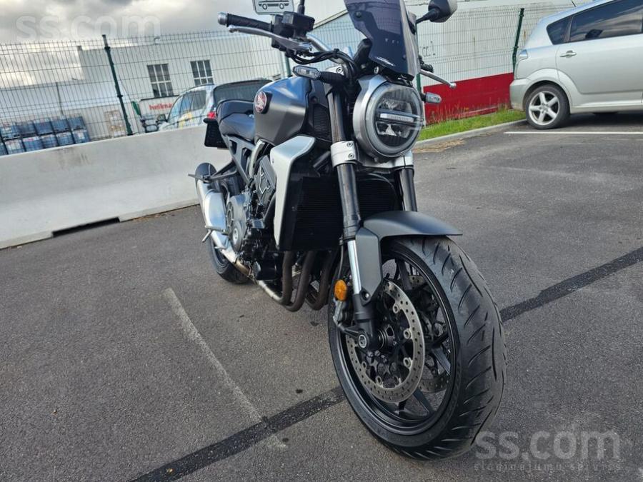 Honda CB 1000R 2018 in Riga, with an engine capacity of 1.00 L and mileage of 0 thousand km for 6500 €, photo 3 on AUTOMOTO.COM.LV