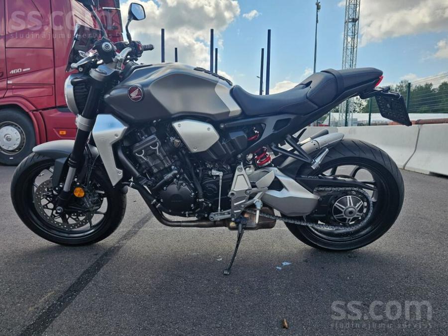Honda CB 1000R 2018 in Riga, with an engine capacity of 1.00 L and mileage of 0 thousand km for 6500 €, photo 5 on AUTOMOTO.COM.LV