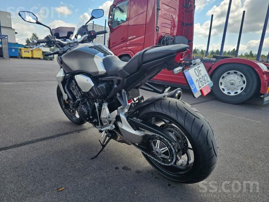 Honda CB 1000R 2018 in Riga, with an engine capacity of 1.00 L and mileage of 0 thousand km for 6500 €, photo 9 on AUTOMOTO.COM.LV