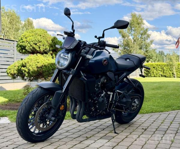 Honda CB 1000R 2023 in Ogre, with an engine capacity of 1.00 L and mileage of 0 thousand km for 9200 €, photo 1 on AUTOMOTO.COM.LV