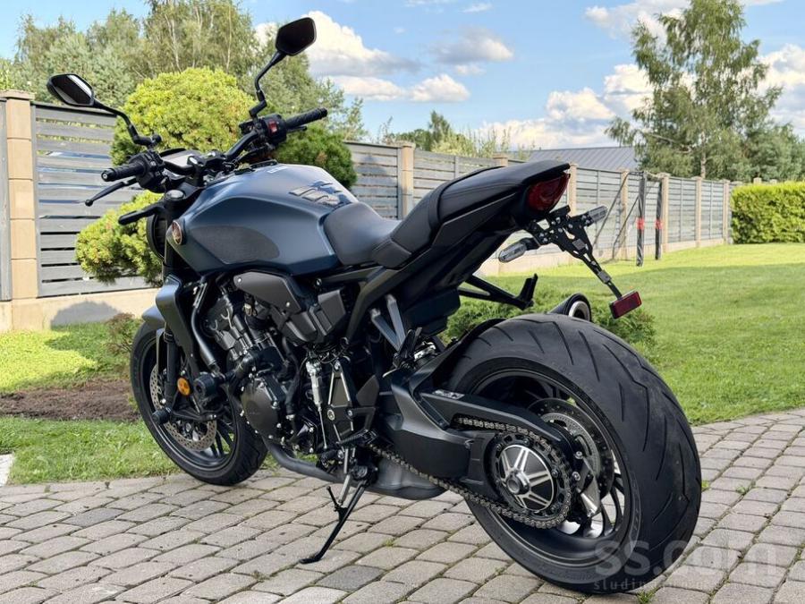 Honda CB 1000R 2023 in Ogre, with an engine capacity of 1.00 L and mileage of 0 thousand km for 9200 €, photo 4 on AUTOMOTO.COM.LV