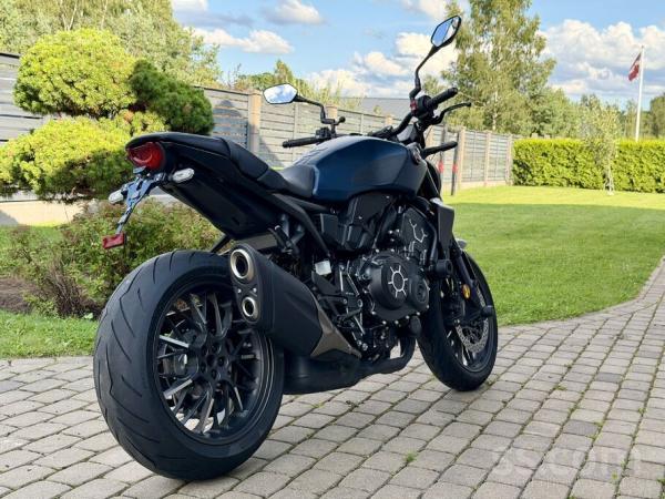 Honda CB 1000R 2023 in Ogre, with an engine capacity of 1.00 L and mileage of 0 thousand km for 9200 €, photo 5 on AUTOMOTO.COM.LV