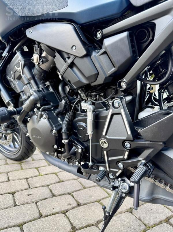 Honda CB 1000R 2023 in Ogre, with an engine capacity of 1.00 L and mileage of 0 thousand km for 9200 €, photo 8 on AUTOMOTO.COM.LV