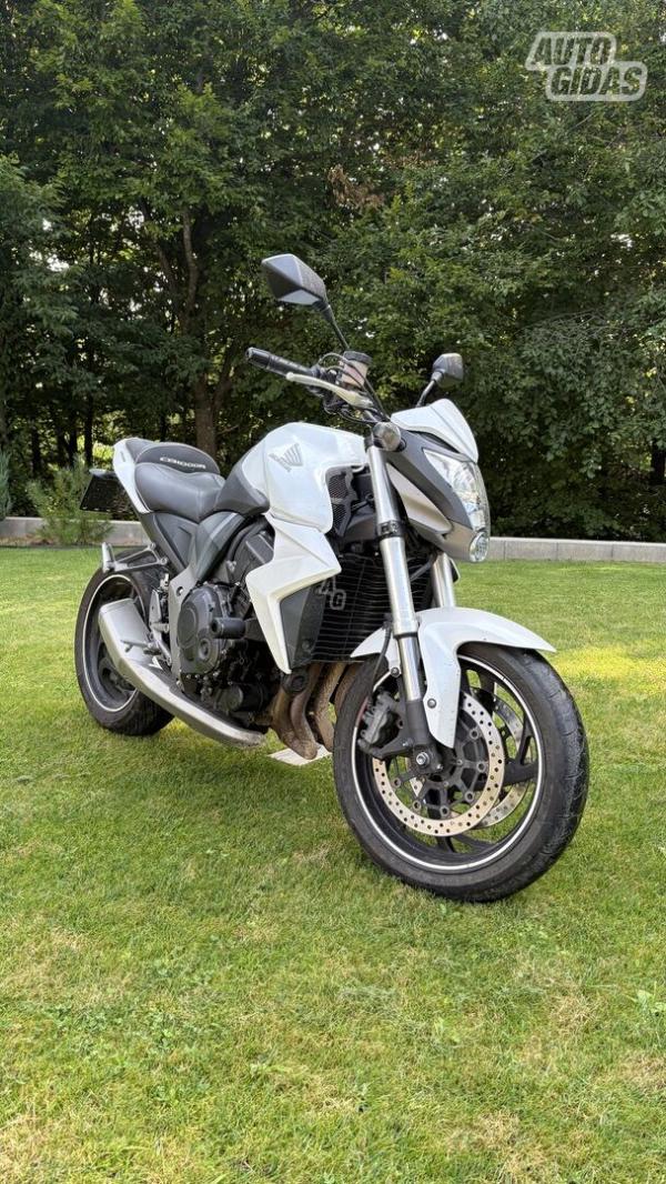 White Honda CB 1000R 2009 in Gargzdai, with an engine capacity of 0.00 L and mileage of 40 thousand km for 4100 €, photo 1 on AUTOMOTO.COM.LV