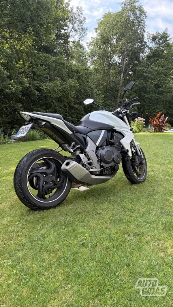 White Honda CB 1000R 2009 in Gargzdai, with an engine capacity of 0.00 L and mileage of 40 thousand km for 4100 €, photo 2 on AUTOMOTO.COM.LV