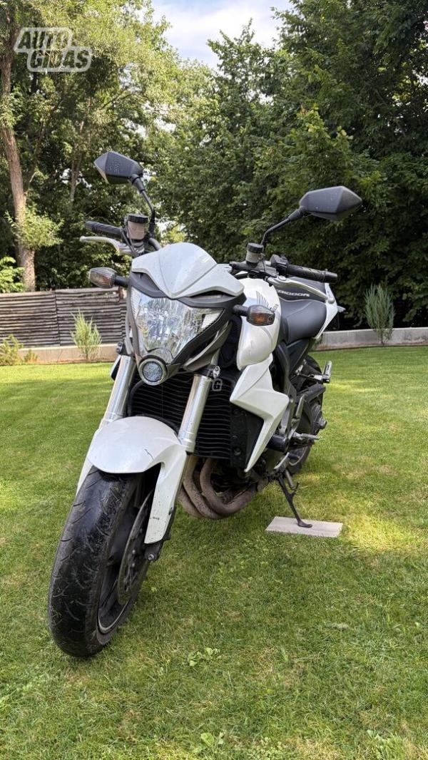 White Honda CB 1000R 2009 in Gargzdai, with an engine capacity of 0.00 L and mileage of 40 thousand km for 4100 €, photo 6 on AUTOMOTO.COM.LV