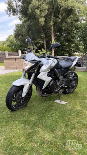 White Honda CB 1000R 2009 in Gargzdai, with an engine capacity of 0.00 L and mileage of 40 thousand km for 4100 €, photo 8 on AUTOMOTO.COM.LV