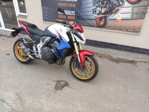 Balts Honda CB 1000R 2011 Panevēža, ar dzinēja tilpumu 1.00 L un nobraukumu 0 tūkst. km par 3750 €, foto 1 vietnē AUTOMOTO.COM.LV