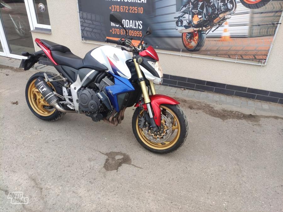 Balts Honda CB 1000R 2011 Panevēža, ar dzinēja tilpumu 1.00 L un nobraukumu 0 tūkst. km par 3750 €, foto 1 vietnē AUTOMOTO.COM.LV