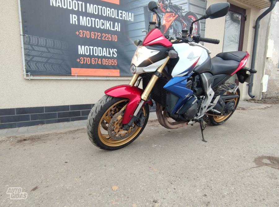 Balts Honda CB 1000R 2011 Panevēža, ar dzinēja tilpumu 1.00 L un nobraukumu 0 tūkst. km par 3750 €, foto 3 vietnē AUTOMOTO.COM.LV