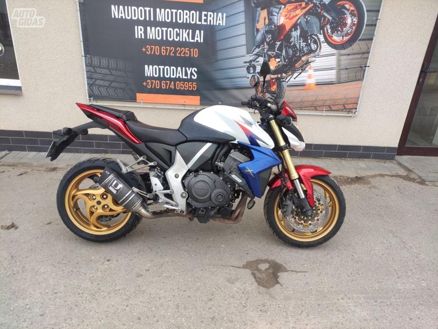 Balts Honda CB 1000R 2011 Panevēža, ar dzinēja tilpumu 1.00 L un nobraukumu 0 tūkst. km par 3750 €, foto 4 vietnē AUTOMOTO.COM.LV