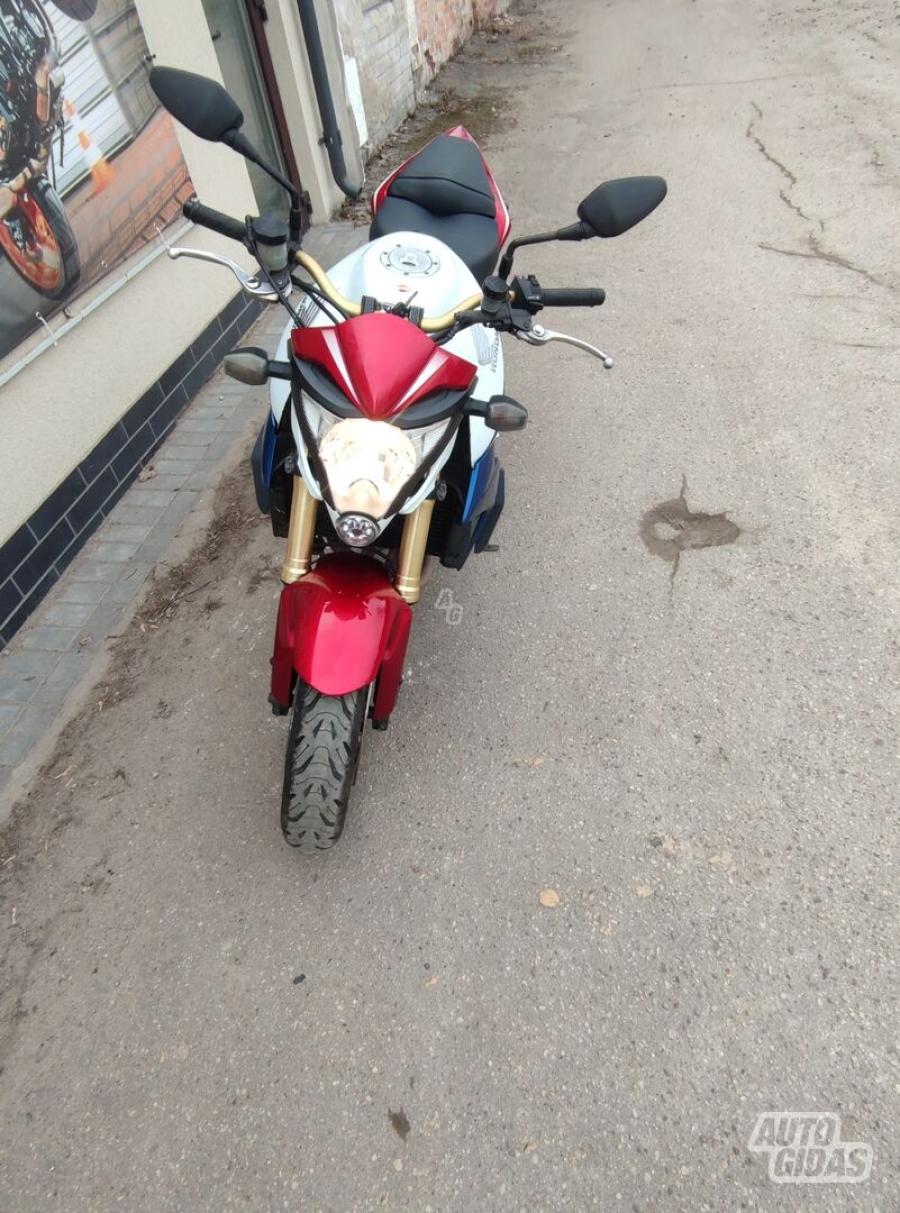 Balts Honda CB 1000R 2011 Panevēža, ar dzinēja tilpumu 1.00 L un nobraukumu 0 tūkst. km par 3750 €, foto 8 vietnē AUTOMOTO.COM.LV