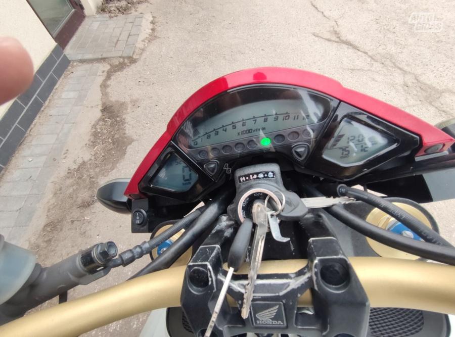 Balts Honda CB 1000R 2011 Panevēža, ar dzinēja tilpumu 1.00 L un nobraukumu 0 tūkst. km par 3750 €, foto 9 vietnē AUTOMOTO.COM.LV
