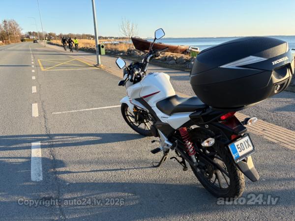 Melns Honda CB 125 2019 Tallina, ar dzinēja tilpumu 0.13 L un nobraukumu 6 tūkst. km par 3500 €, foto 3 vietnē AUTOMOTO.COM.LV