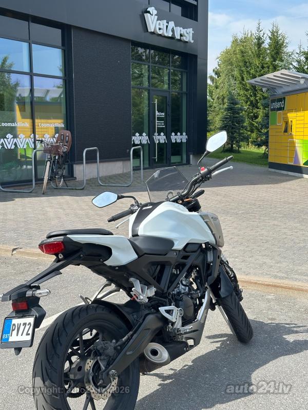 Black Honda CB 125 2020 in Tallinn, with an engine capacity of 0.13 L and mileage of 21 thousand km for 2600 €, photo 5 on AUTOMOTO.COM.LV