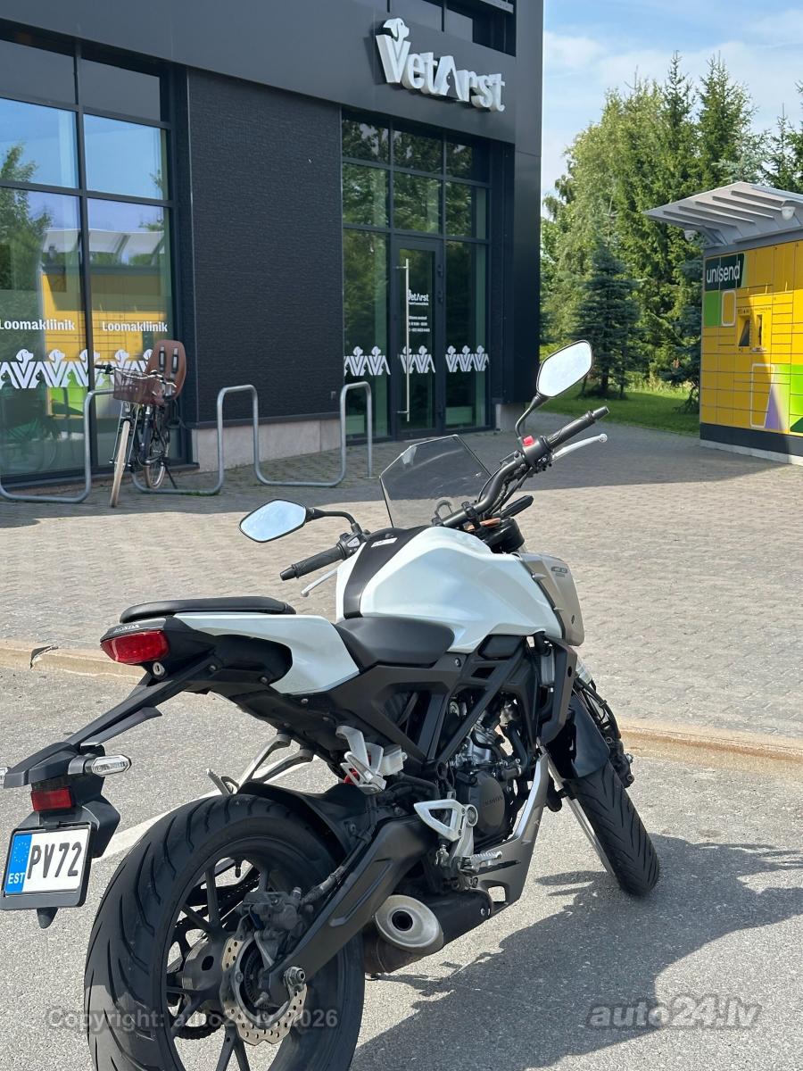 Black Honda CB 125 2020 in Tallinn, with an engine capacity of 0.13 L and mileage of 21 thousand km for 2600 €, photo 5 on AUTOMOTO.COM.LV