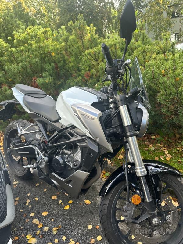 Black Honda CB 125 2020 in Tallinn, with an engine capacity of 0.13 L and mileage of 21 thousand km for 2600 €, photo 6 on AUTOMOTO.COM.LV