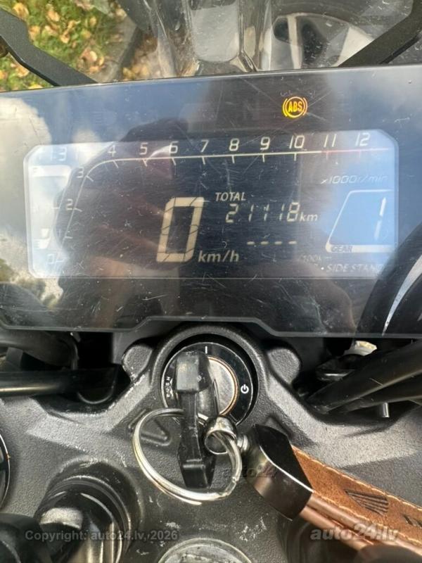 Black Honda CB 125 2020 in Tallinn, with an engine capacity of 0.13 L and mileage of 21 thousand km for 2600 €, photo 7 on AUTOMOTO.COM.LV