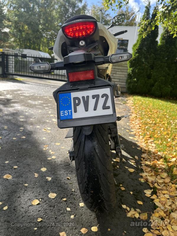 Black Honda CB 125 2020 in Tallinn, with an engine capacity of 0.13 L and mileage of 21 thousand km for 2600 €, photo 10 on AUTOMOTO.COM.LV