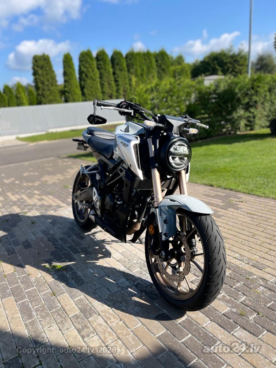 Grey Honda CB 125 2022 in Tallinn, with an engine capacity of 0.13 L and mileage of 18 thousand km for 4000 €, photo 5 on AUTOMOTO.COM.LV