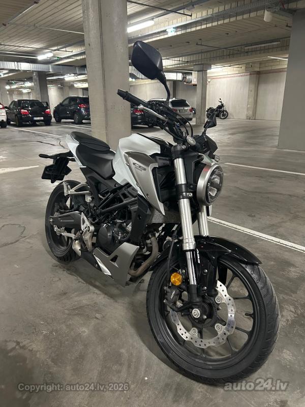 White Honda CB 125 2020 in Tallinn, with an engine capacity of 0.13 L and mileage of 18 thousand km for 3200 €, photo 1 on AUTOMOTO.COM.LV