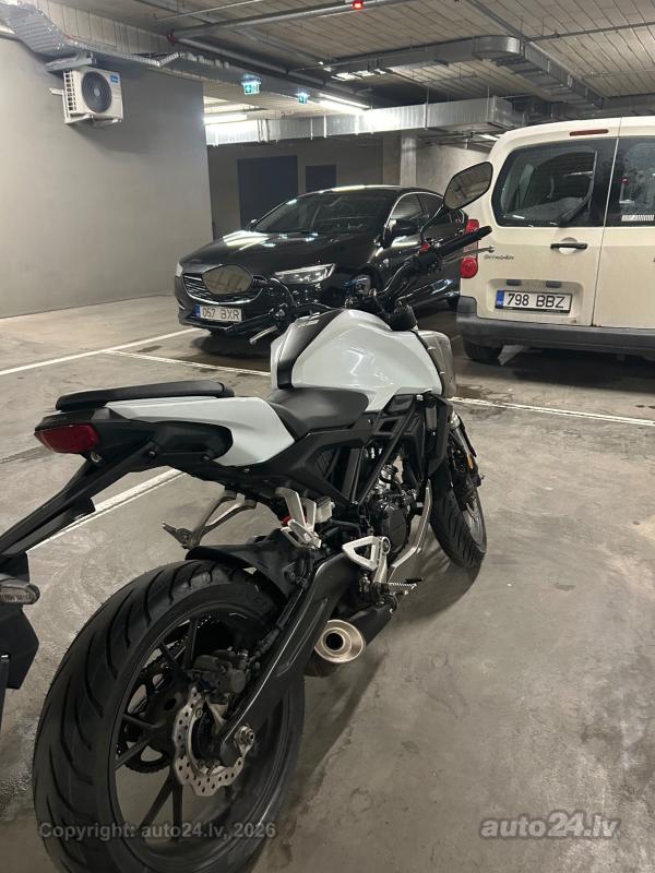 White Honda CB 125 2020 in Tallinn, with an engine capacity of 0.13 L and mileage of 18 thousand km for 3200 €, photo 3 on AUTOMOTO.COM.LV