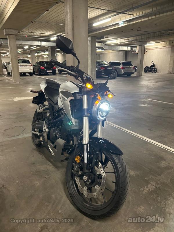 White Honda CB 125 2020 in Tallinn, with an engine capacity of 0.13 L and mileage of 18 thousand km for 3200 €, photo 4 on AUTOMOTO.COM.LV