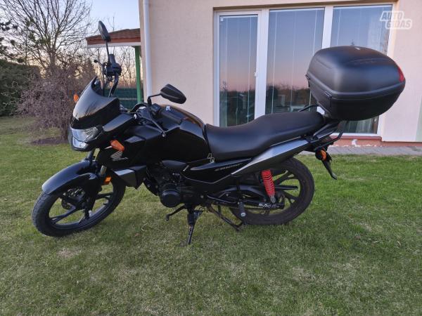 Black Honda CB 125F 2022 in Vilnius, with an engine capacity of 0.12 L and mileage of 19 thousand km for 1900 €, photo 1 on AUTOMOTO.COM.LV