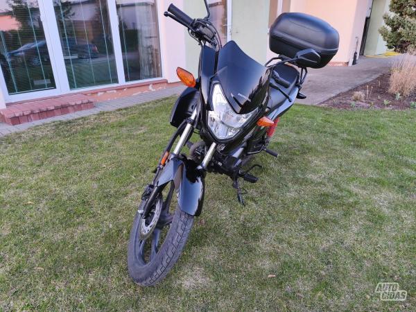 Black Honda CB 125F 2022 in Vilnius, with an engine capacity of 0.12 L and mileage of 19 thousand km for 1900 €, photo 2 on AUTOMOTO.COM.LV