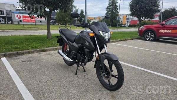 Хонда CB 125F 2025 в Рига на AUTOMOTO.COM.LV Хонда CB 125F 2025 в Рига, объемом двигателя 0.13 л и пробегом 0 тыс. км за 2500 €, фото 1 на AUTOMOTO.COM.LV