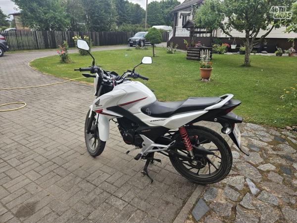 White Honda CB 125F 2015 in Marijampole, with an engine capacity of 0.13 L and mileage of 10 thousand km for 2300 €, photo 2 on AUTOMOTO.COM.LV