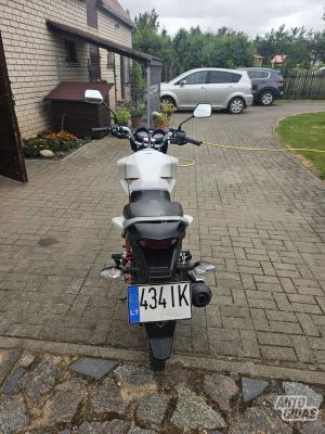 White Honda CB 125F 2015 in Marijampole, with an engine capacity of 0.13 L and mileage of 10 thousand km for 2300 €, photo 6 on AUTOMOTO.COM.LV