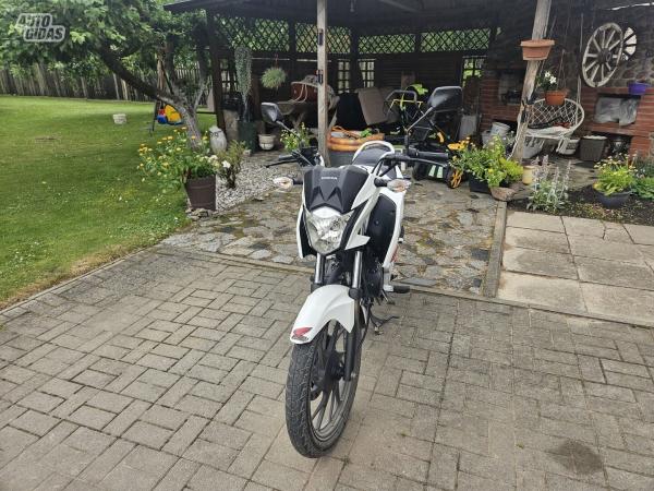 White Honda CB 125F 2015 in Marijampole, with an engine capacity of 0.13 L and mileage of 10 thousand km for 2300 €, photo 8 on AUTOMOTO.COM.LV