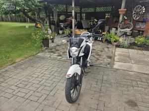 White Honda CB 125F 2015 in Marijampole, with an engine capacity of 0.13 L and mileage of 10 thousand km for 2300 €, photo 9 on AUTOMOTO.COM.LV