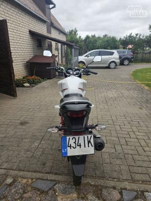 White Honda CB 125F 2015 in Marijampole, with an engine capacity of 0.13 L and mileage of 10 thousand km for 2300 €, photo 10 on AUTOMOTO.COM.LV