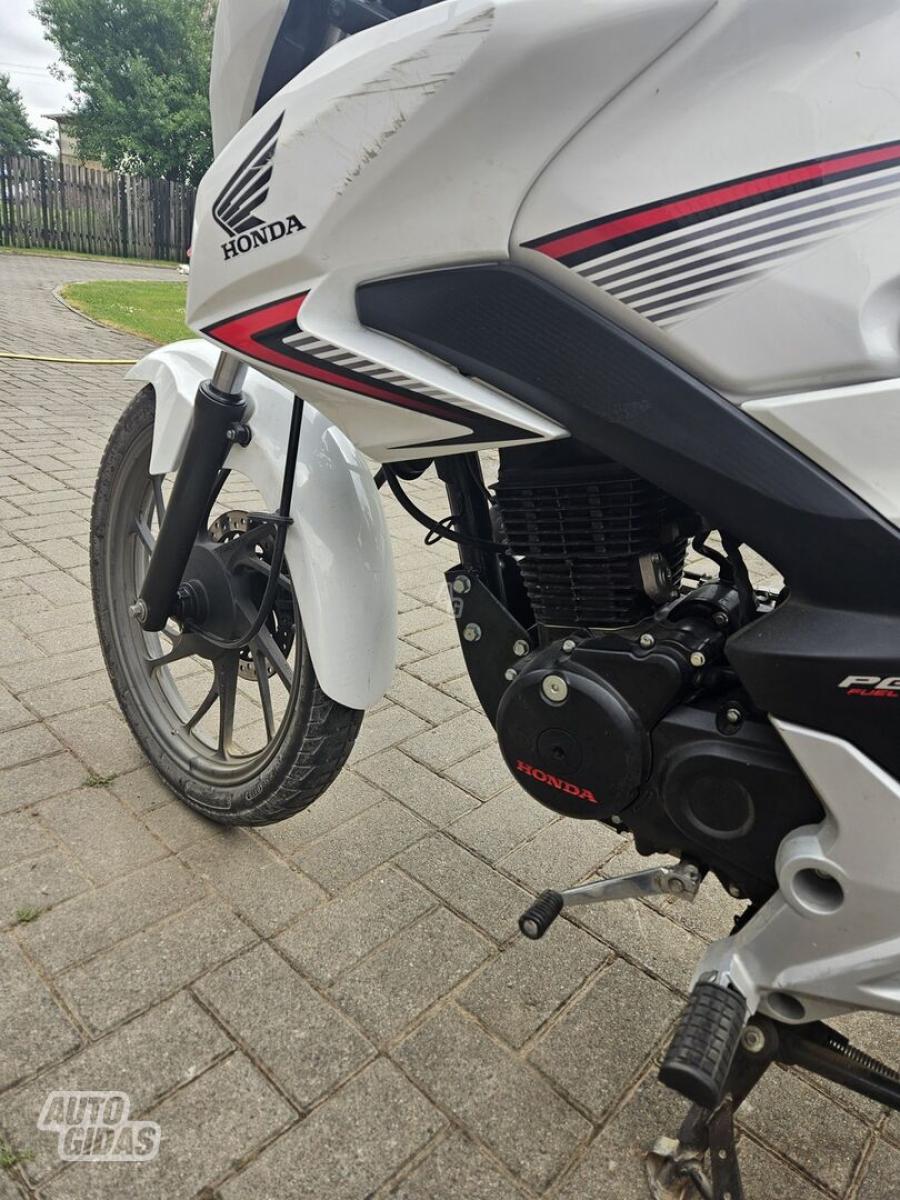 White Honda CB 125F 2015 in Marijampole, with an engine capacity of 0.13 L and mileage of 10 thousand km for 2300 €, photo 12 on AUTOMOTO.COM.LV
