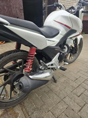 White Honda CB 125F 2015 in Marijampole, with an engine capacity of 0.13 L and mileage of 10 thousand km for 2300 €, photo 13 on AUTOMOTO.COM.LV