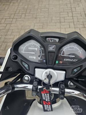White Honda CB 125F 2015 in Marijampole, with an engine capacity of 0.13 L and mileage of 10 thousand km for 2300 €, photo 14 on AUTOMOTO.COM.LV