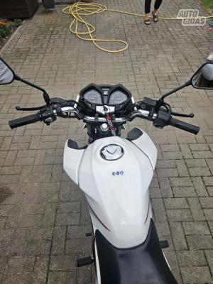 White Honda CB 125F 2015 in Marijampole, with an engine capacity of 0.13 L and mileage of 10 thousand km for 2300 €, photo 17 on AUTOMOTO.COM.LV