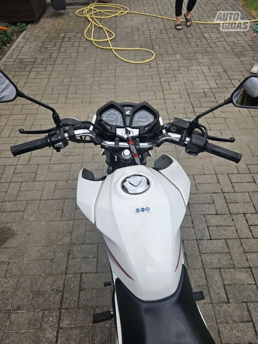 White Honda CB 125F 2015 in Marijampole, with an engine capacity of 0.13 L and mileage of 10 thousand km for 2300 €, photo 17 on AUTOMOTO.COM.LV