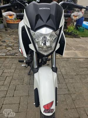 White Honda CB 125F 2015 in Marijampole, with an engine capacity of 0.13 L and mileage of 10 thousand km for 2300 €, photo 18 on AUTOMOTO.COM.LV
